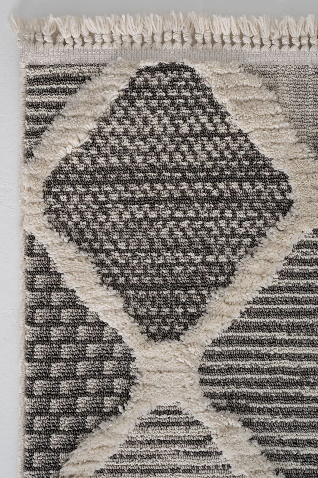 Diamond Patterned Rug | Soft and High Quality